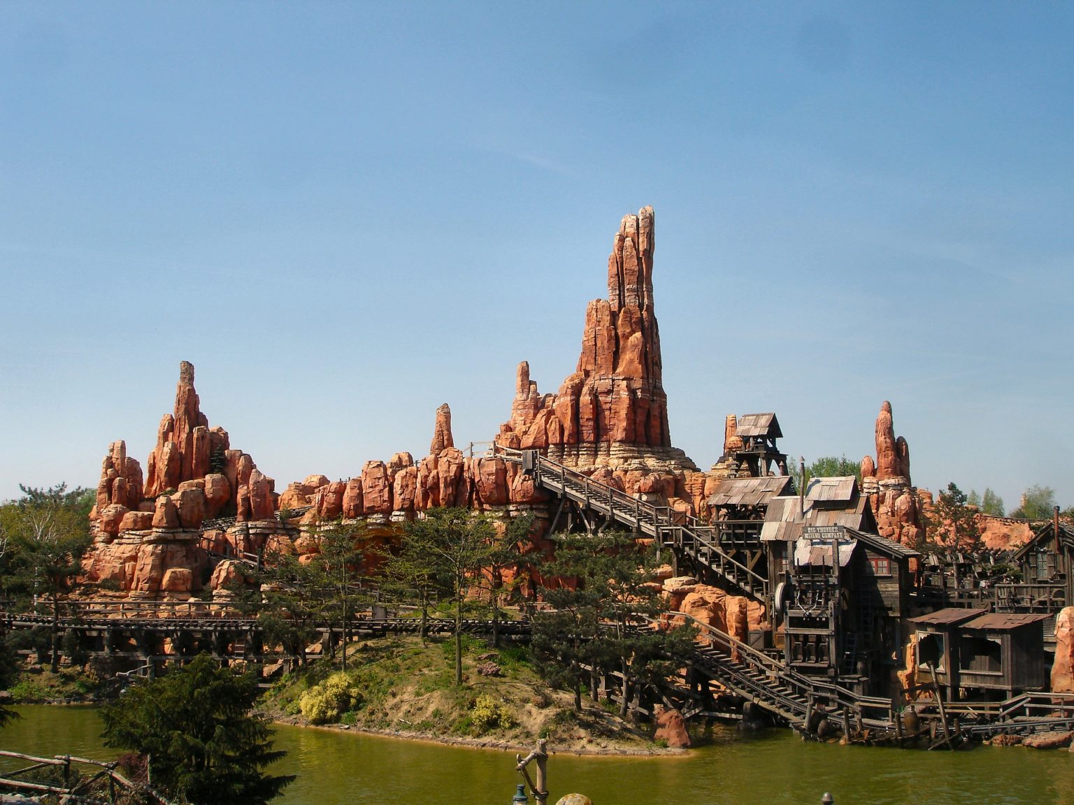 10 Best Rides at Disneyland Paris for Families With Young Kids - Pixie ...