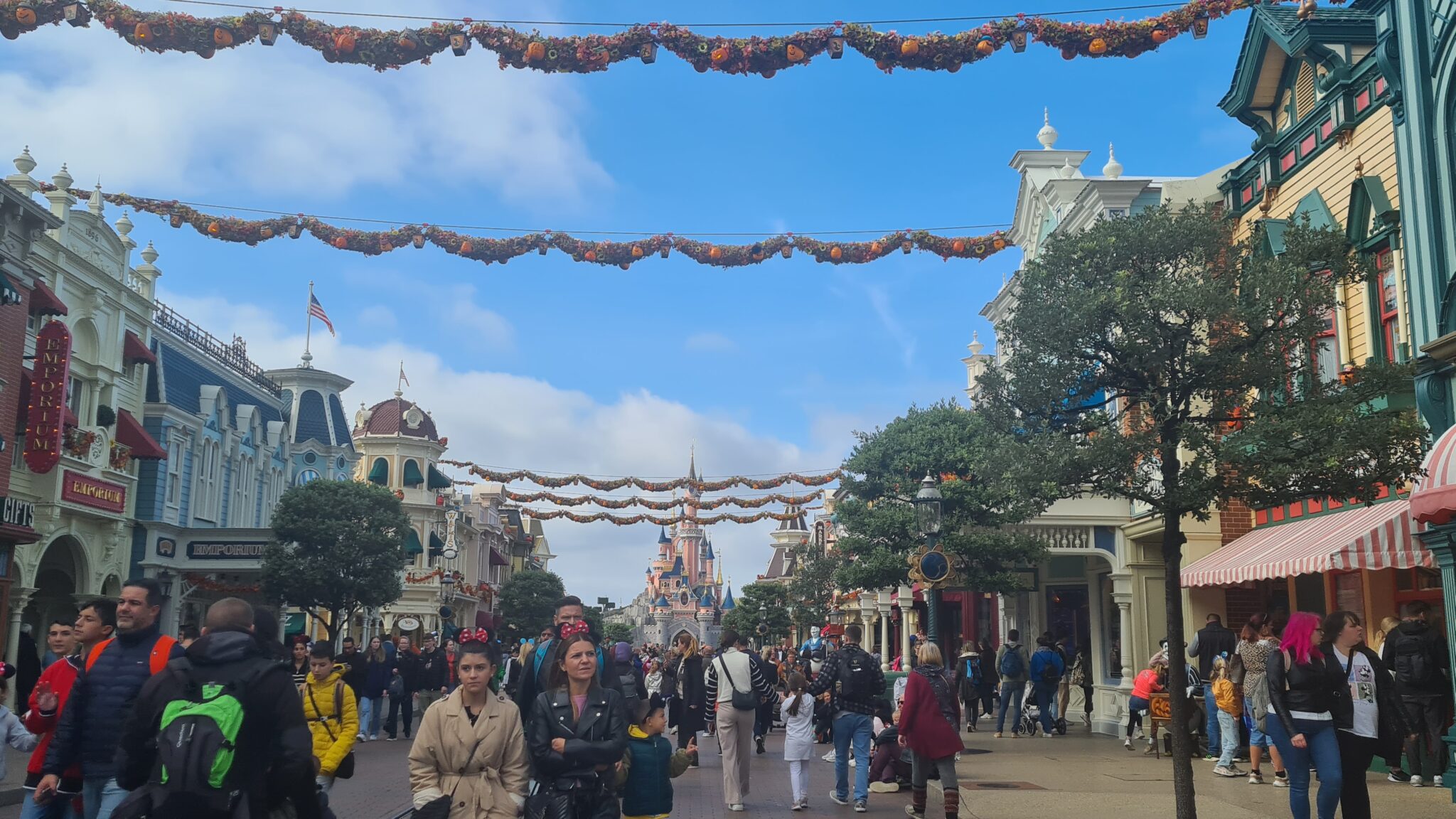 Disney Smellitizers: Why the Disney Parks Smell SO Good!