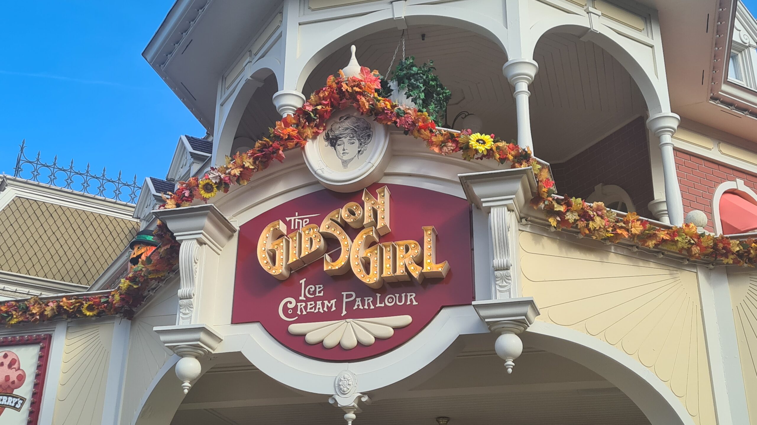 Disney Smellitizers: Why the Disney Parks Smell SO Good!