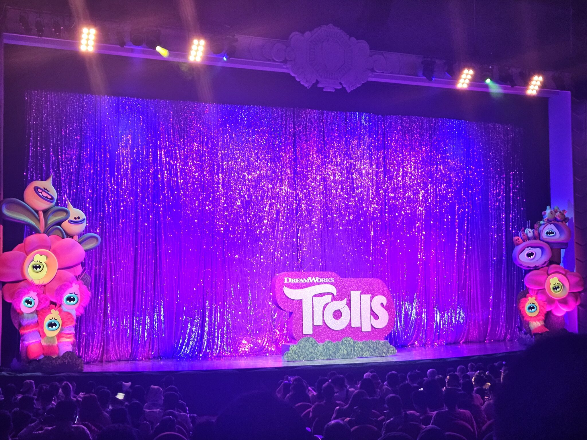 My Review of Trolls Hug Time Jubilee: Universal Studios Singapore