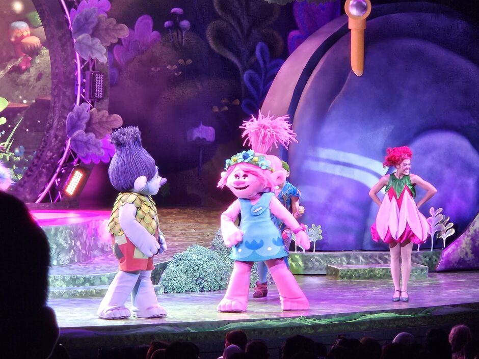 My Review of Trolls Hug Time Jubilee: Universal Studios Singapore