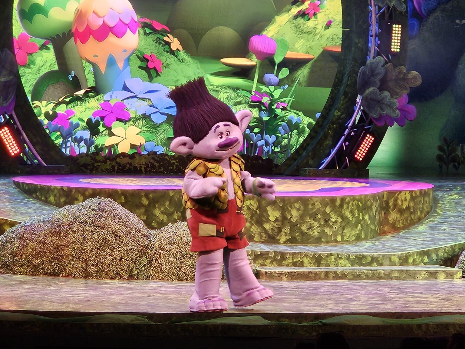 My Review of Trolls Hug Time Jubilee: Universal Studios Singapore