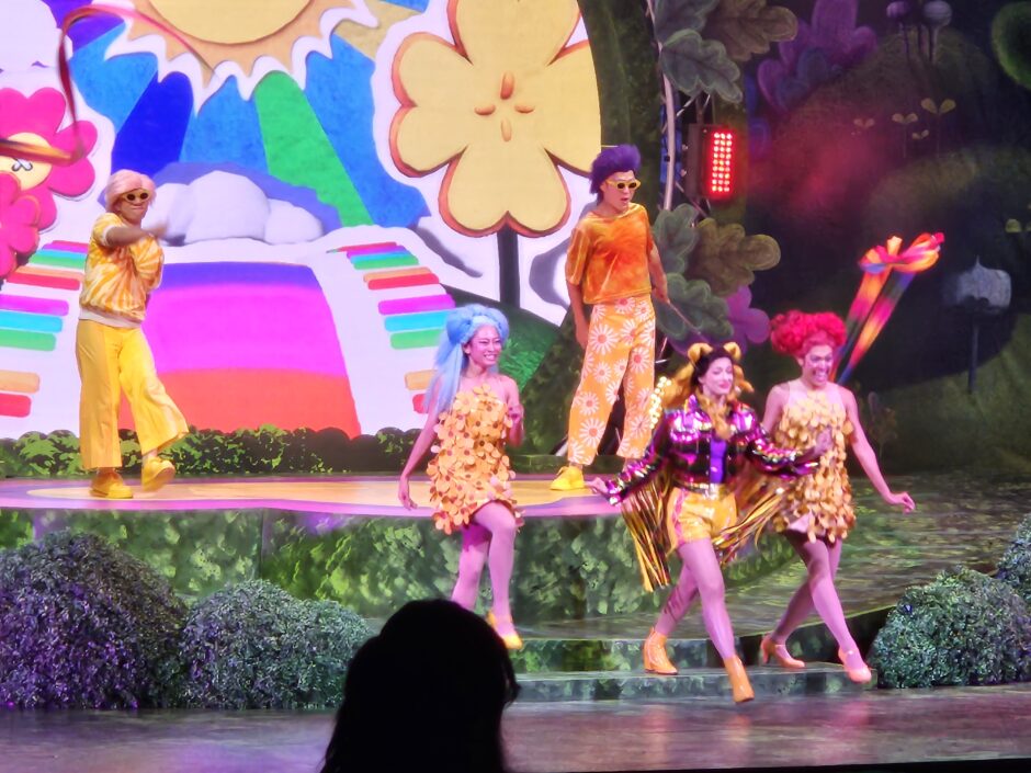My Review of Trolls Hug Time Jubilee: Universal Studios Singapore