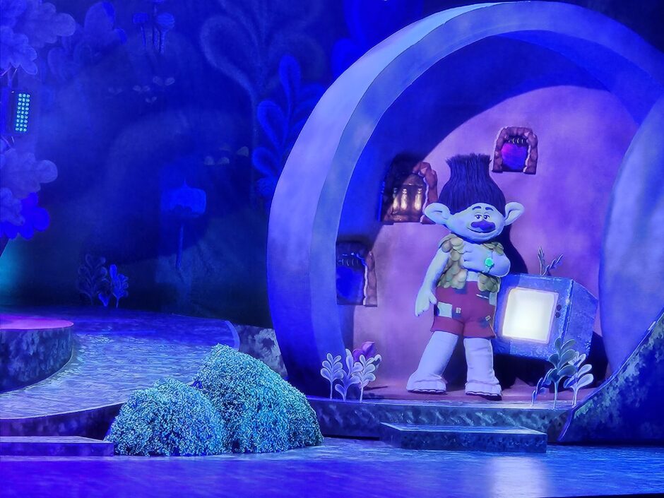 My Review of Trolls Hug Time Jubilee: Universal Studios Singapore