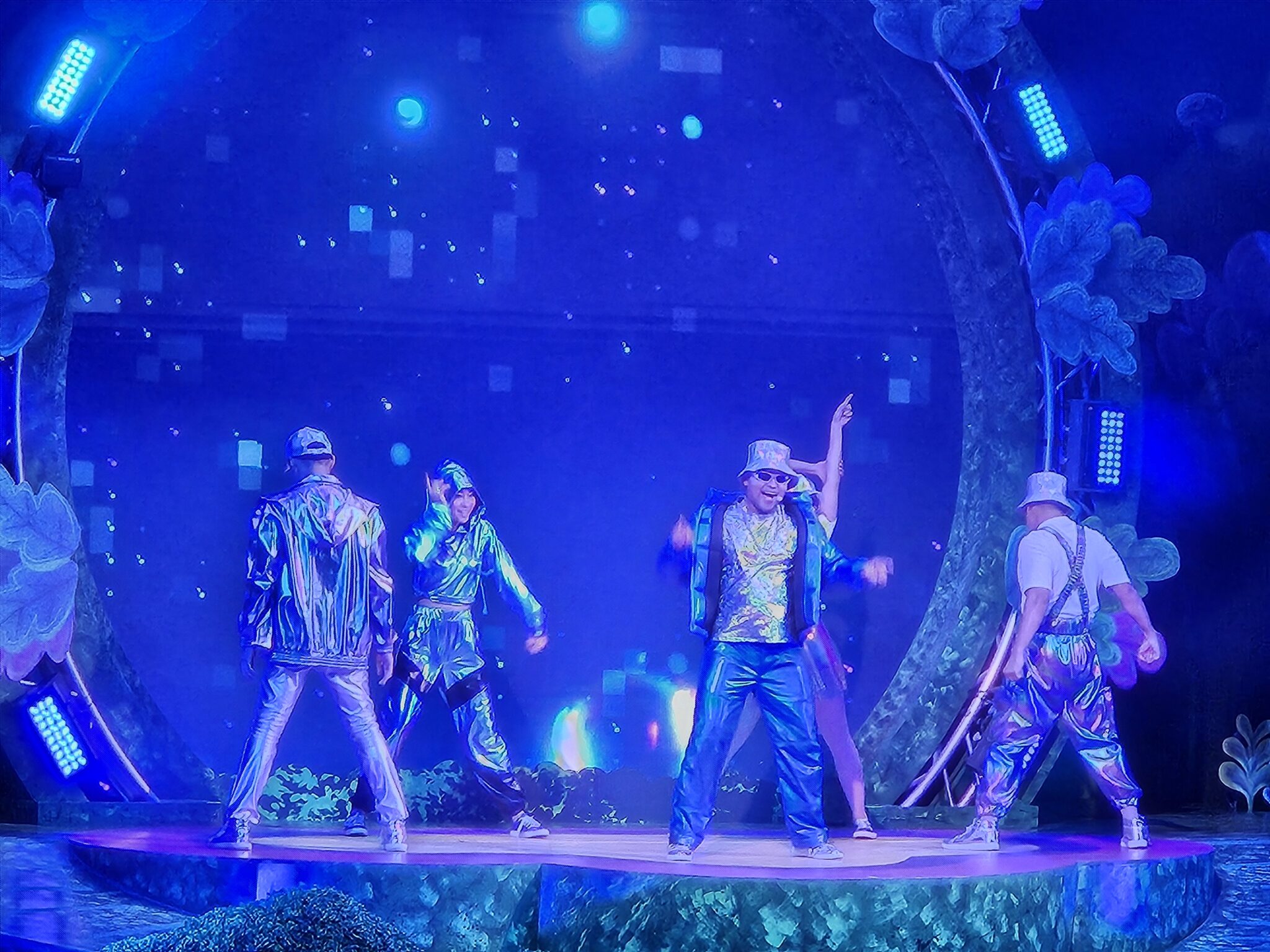 My Review of Trolls Hug Time Jubilee: Universal Studios Singapore